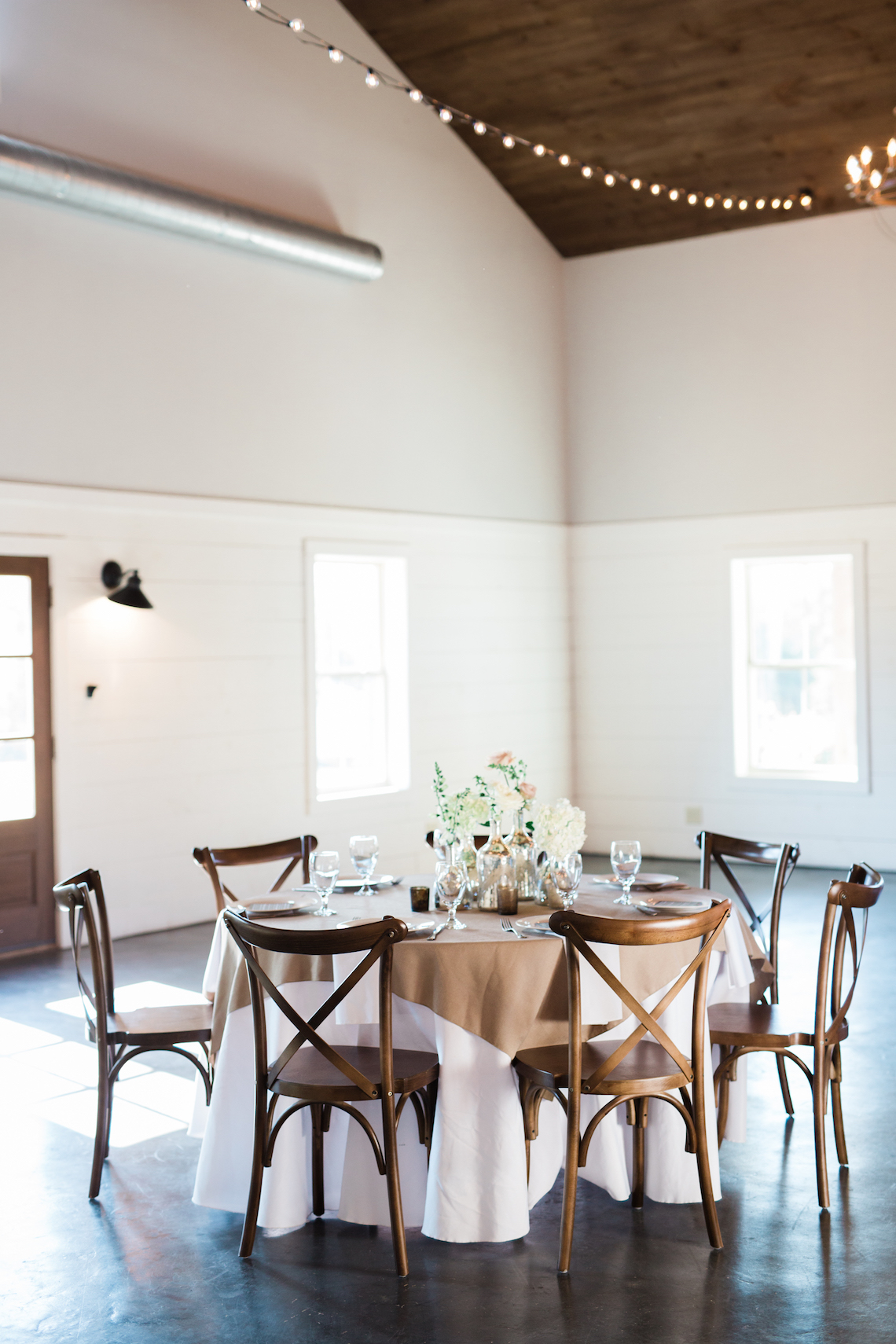 Intimate Southern Wedding with Romantic & Rustic Style