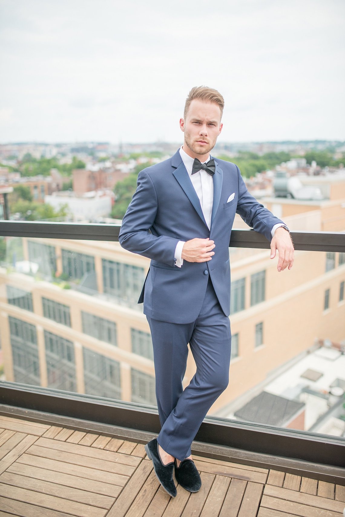 Modern minimalist brides will love this classy rooftop wedding inspiration!