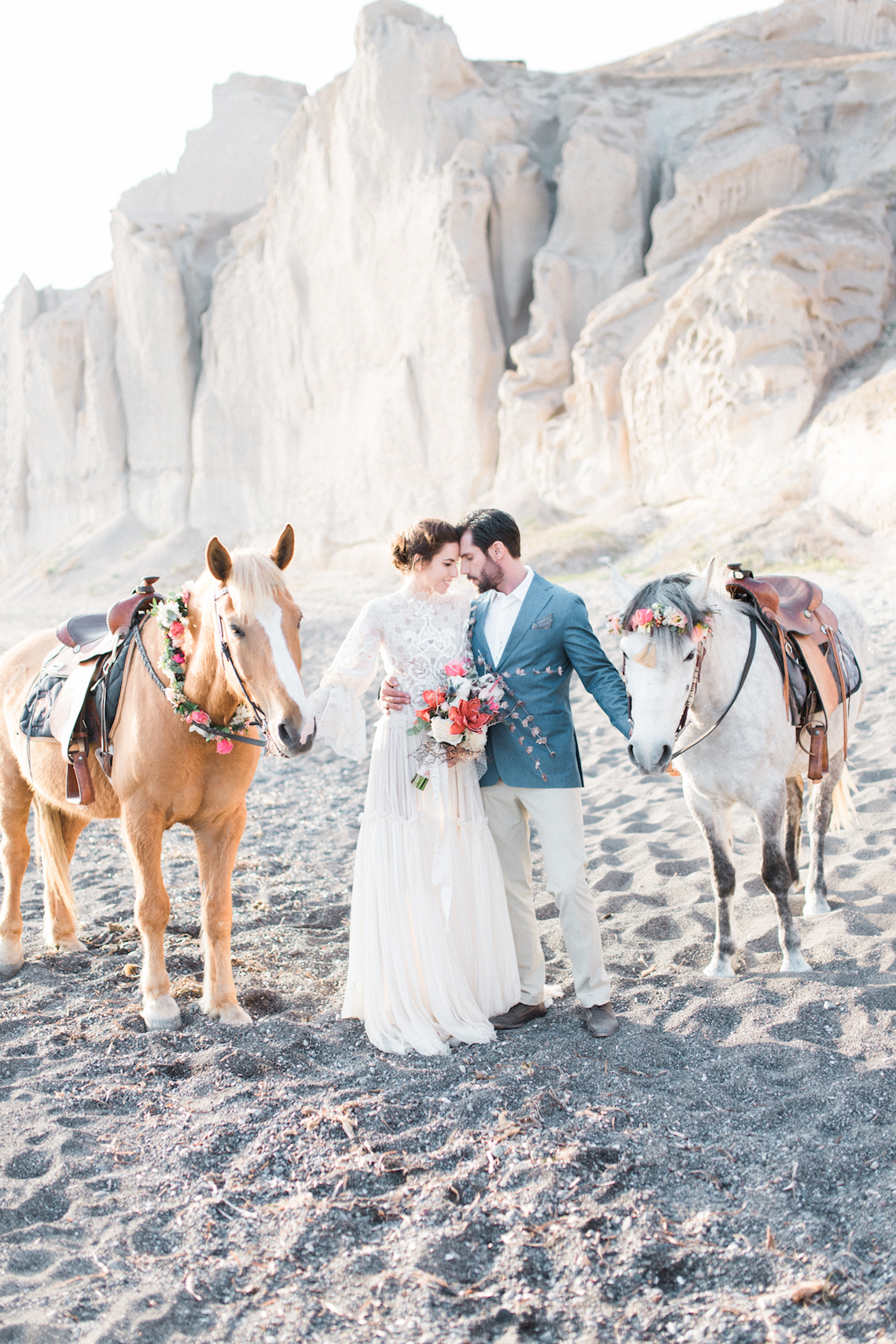 Beach brides will love these Greek seashell wedding decor ideas