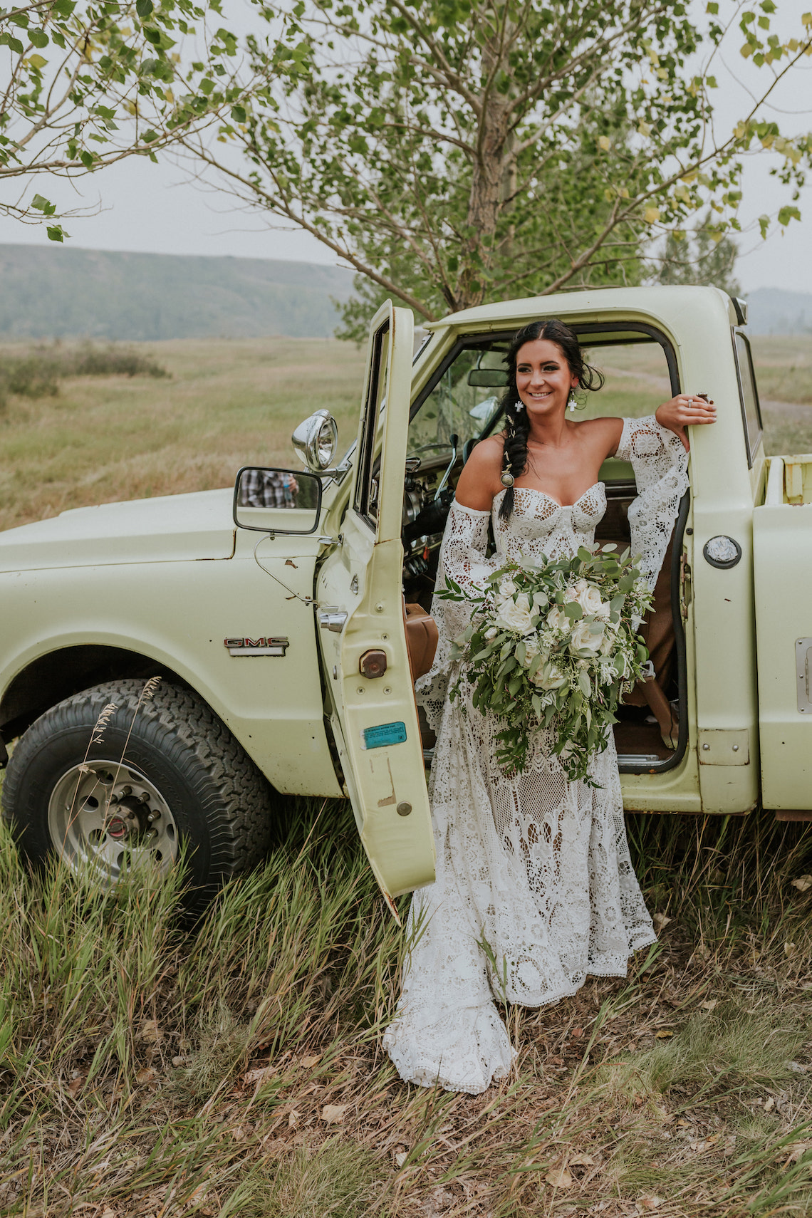 This Canadian country wedding with a Western saloon & buffalo skulls is ...