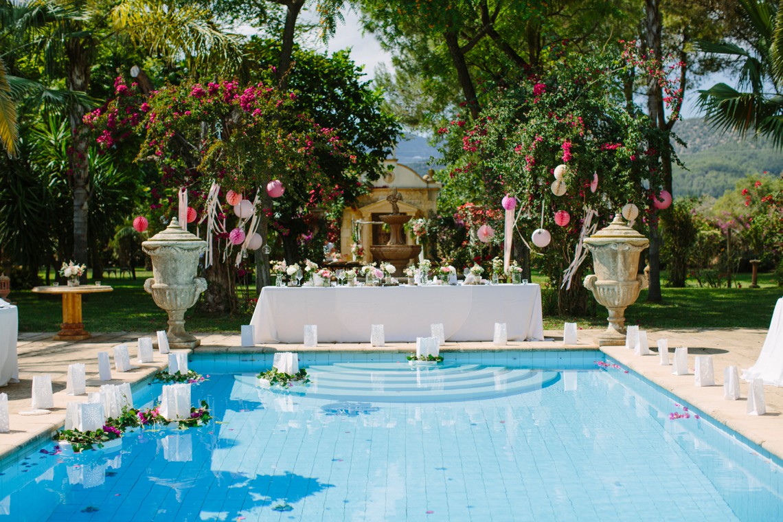 Pool party weddings are the new 'thing' (& this Mallorca wedding shows ...