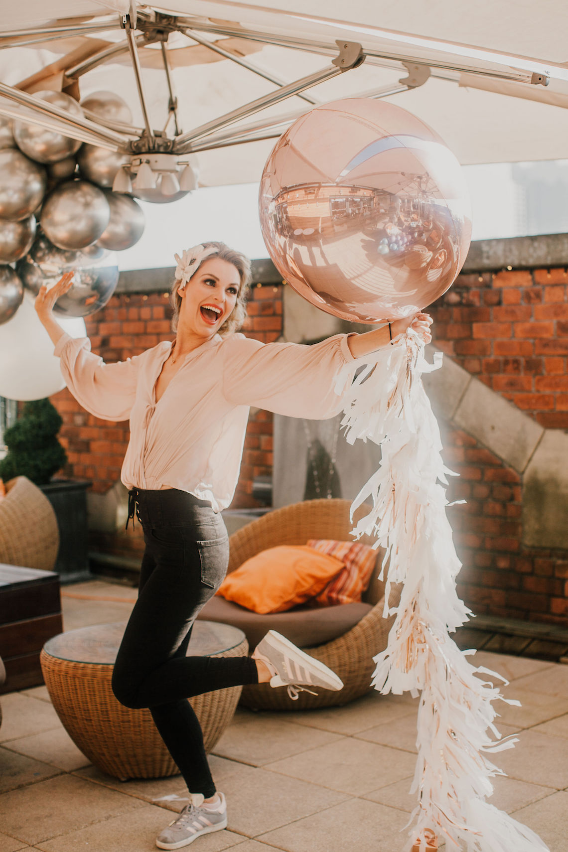 Vintage glamour wedding inspiration in a swanky Manchester hotel