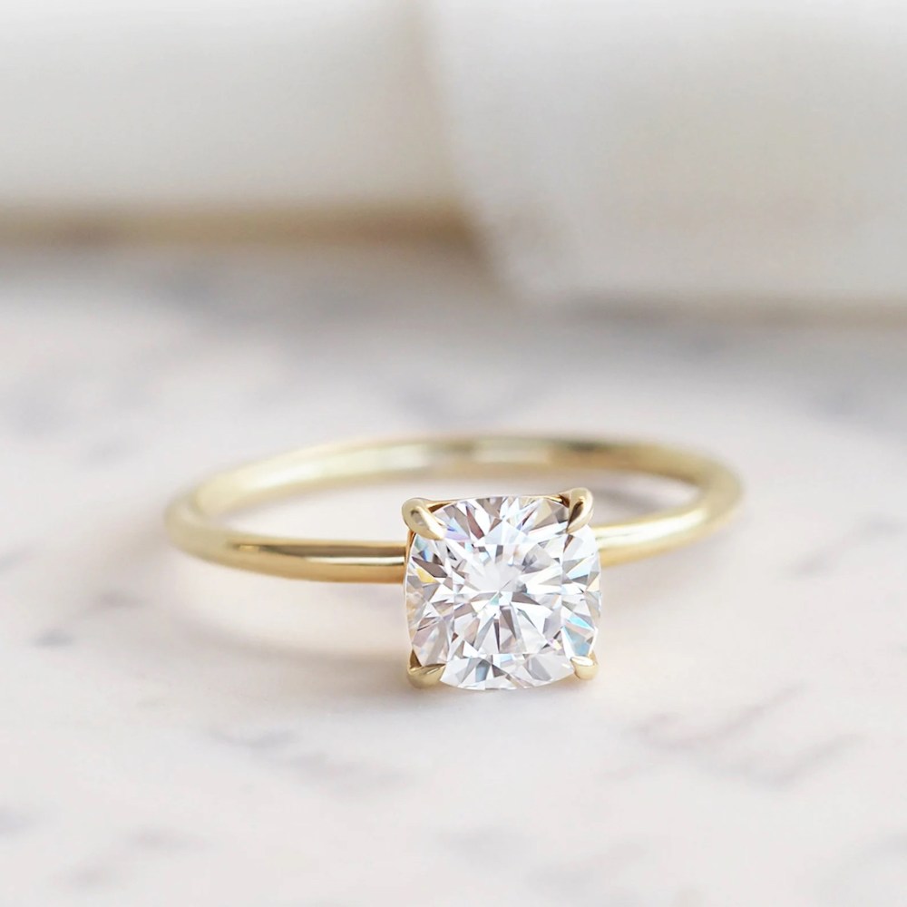 Yes, you can find a stunning engagement ring under $1,000!