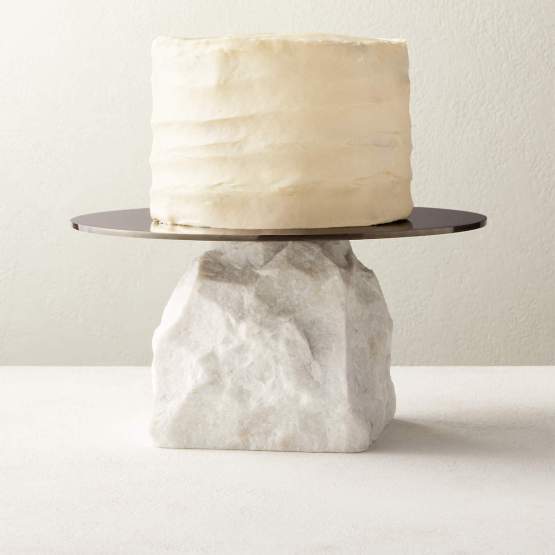 15 Beautiful Cake Stands for Your Wedding Desserts