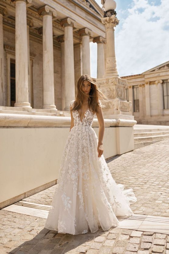 How and Where to Buy a Used Wedding Dress Online